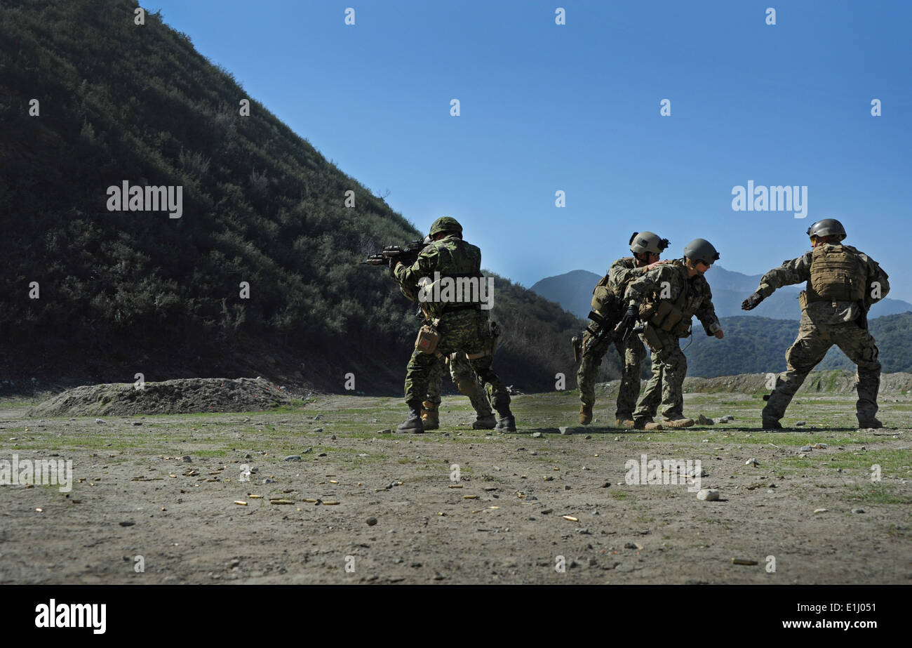 U.S. Sailors and Canadian service members conduct protective service ...