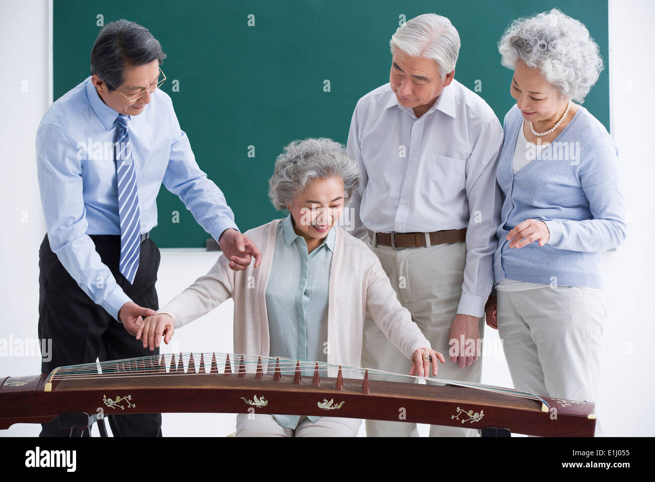 Guqin hi-res stock photography and images - Alamy