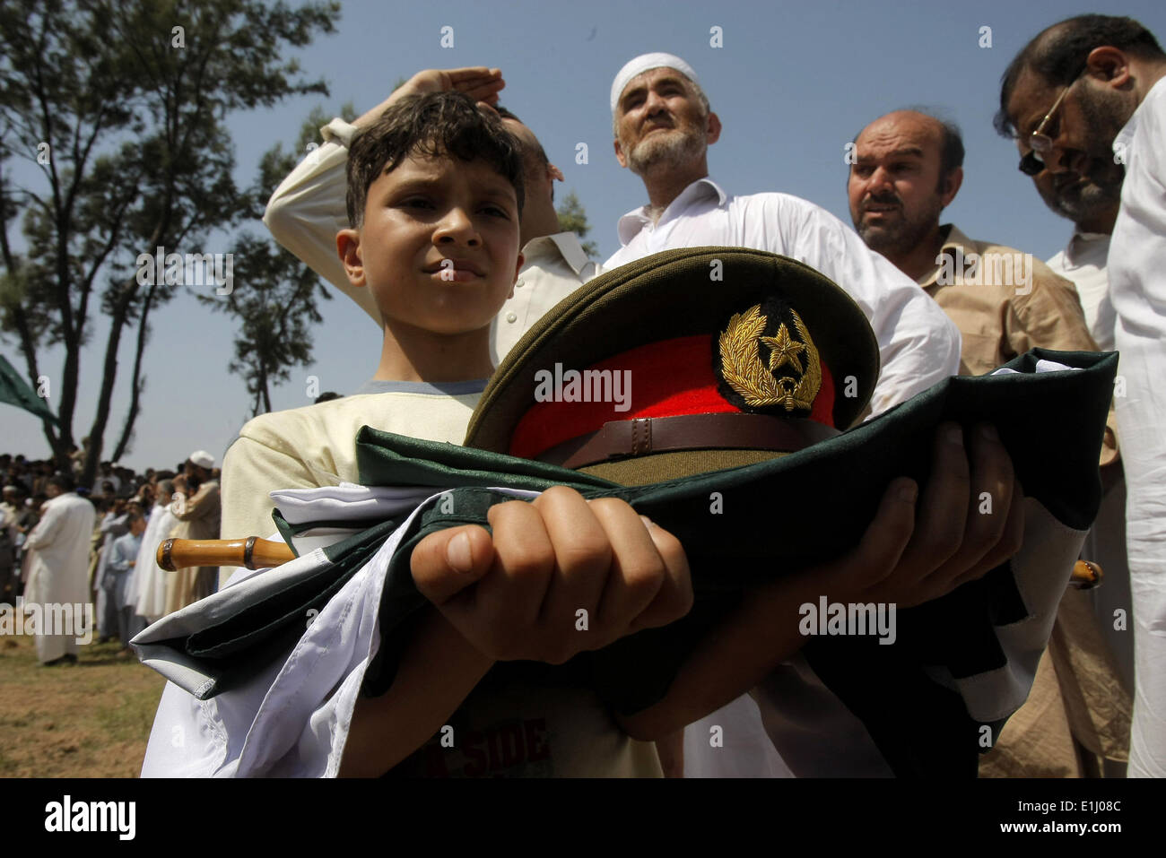Relatives attend funeral ceremony hi-res stock photography and images ...