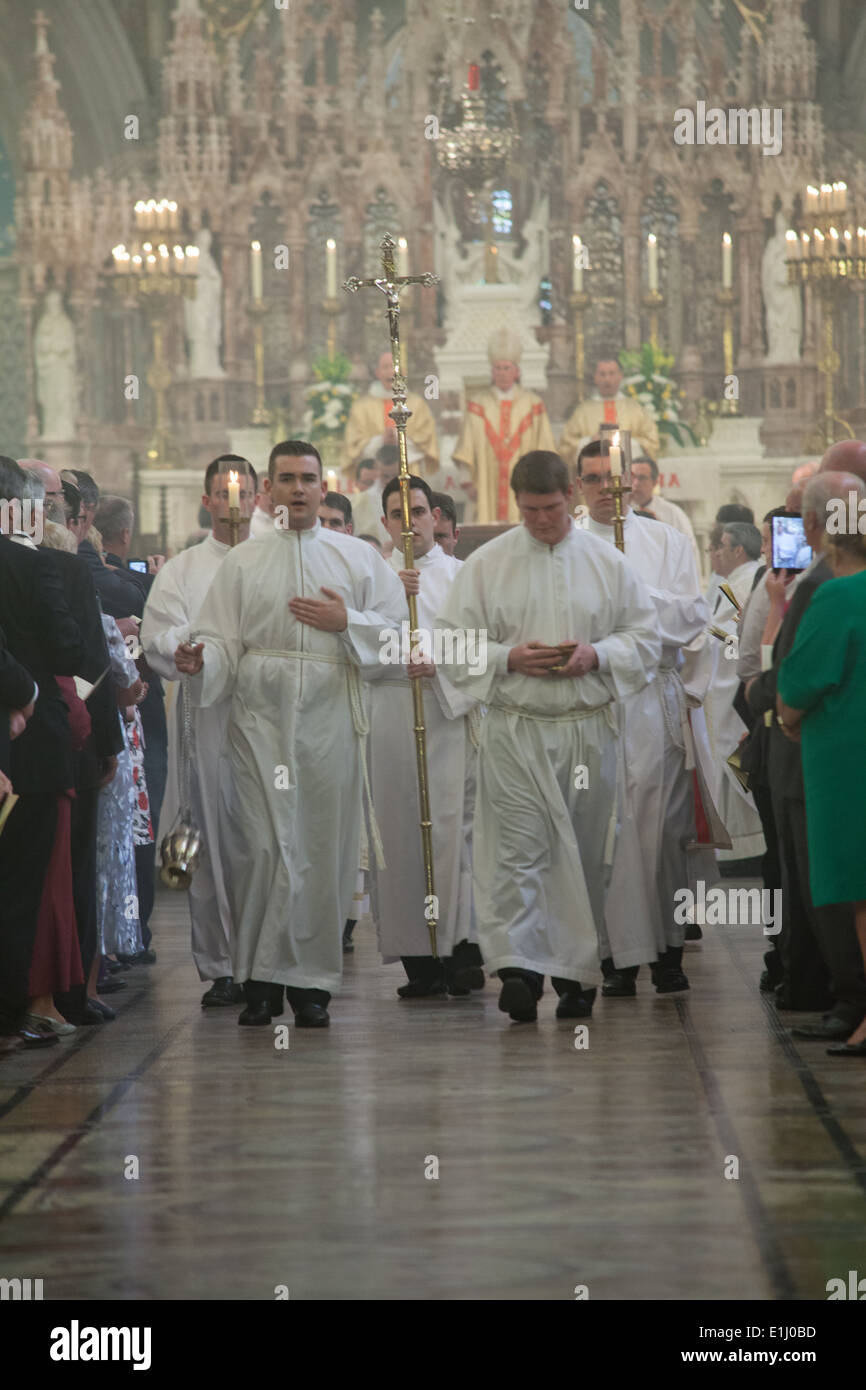 Catholic laying on of hands hi-res stock photography and images - Alamy