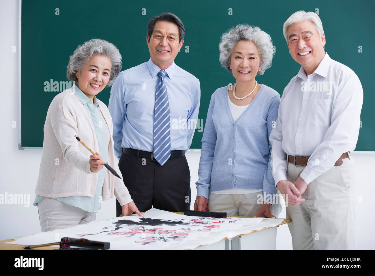 A painting class adults hi-res stock photography and images - Alamy