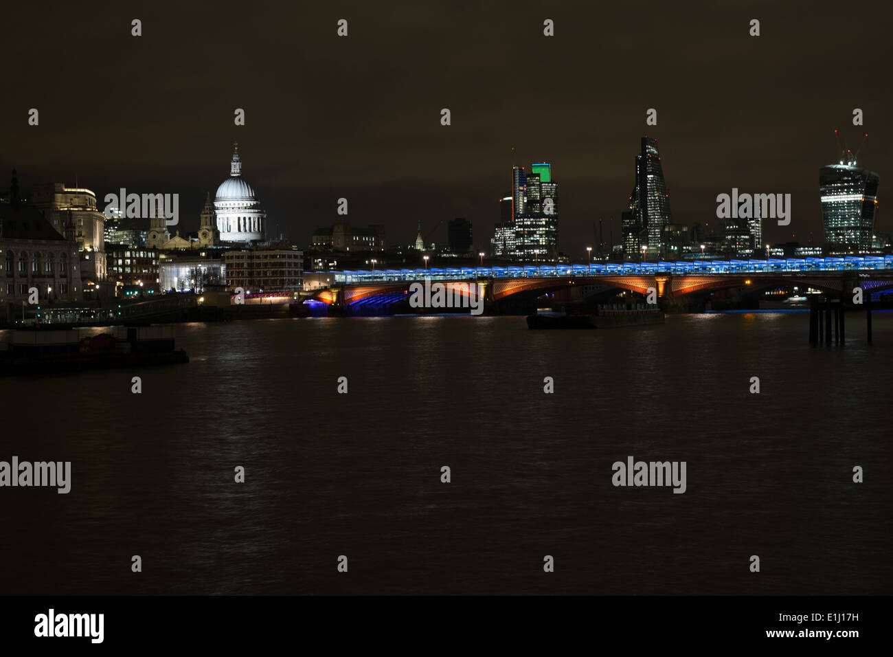 London, river Thames at night Stock Photo - Alamy