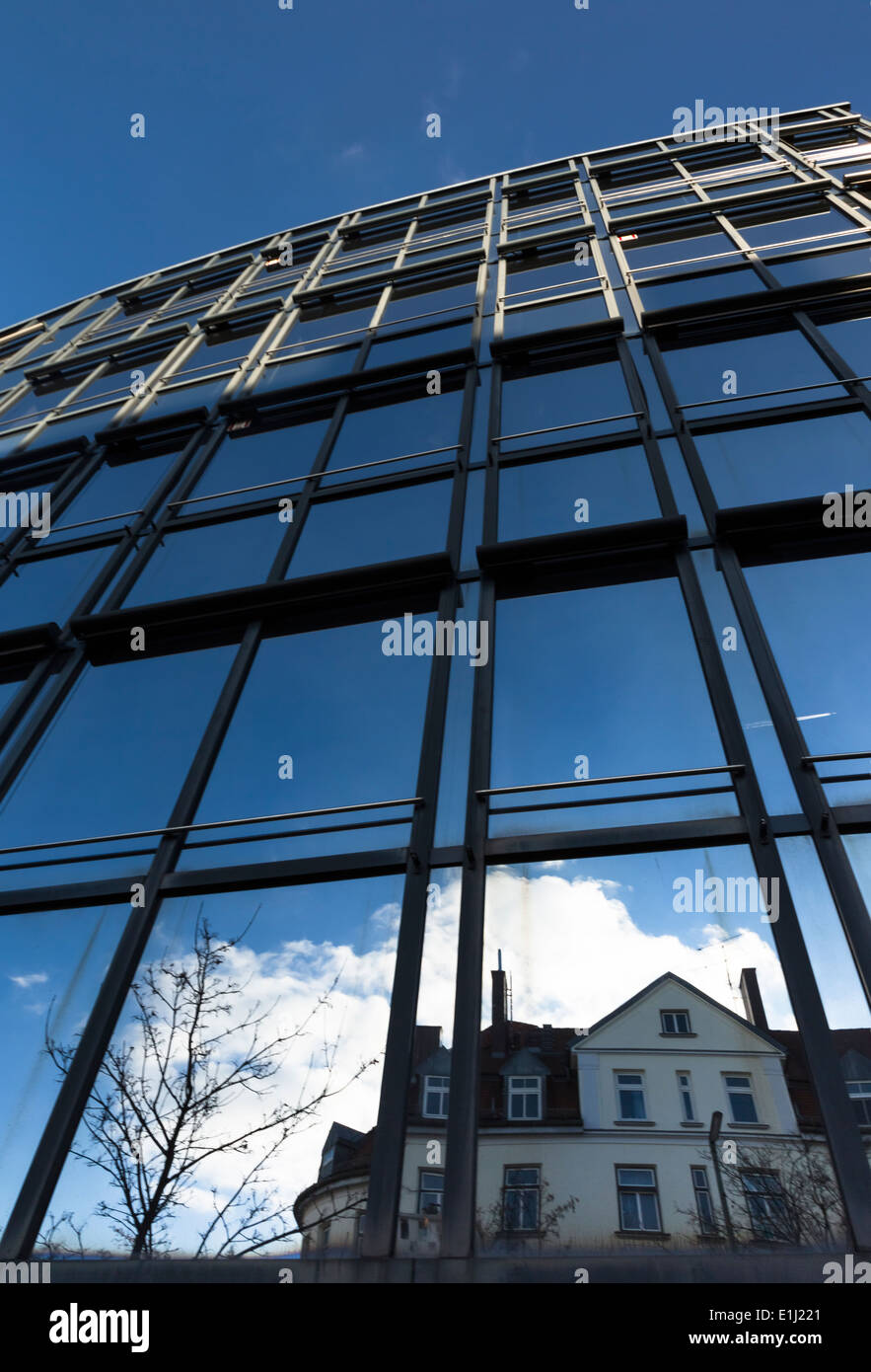 Front house hi-res stock photography and images - Alamy