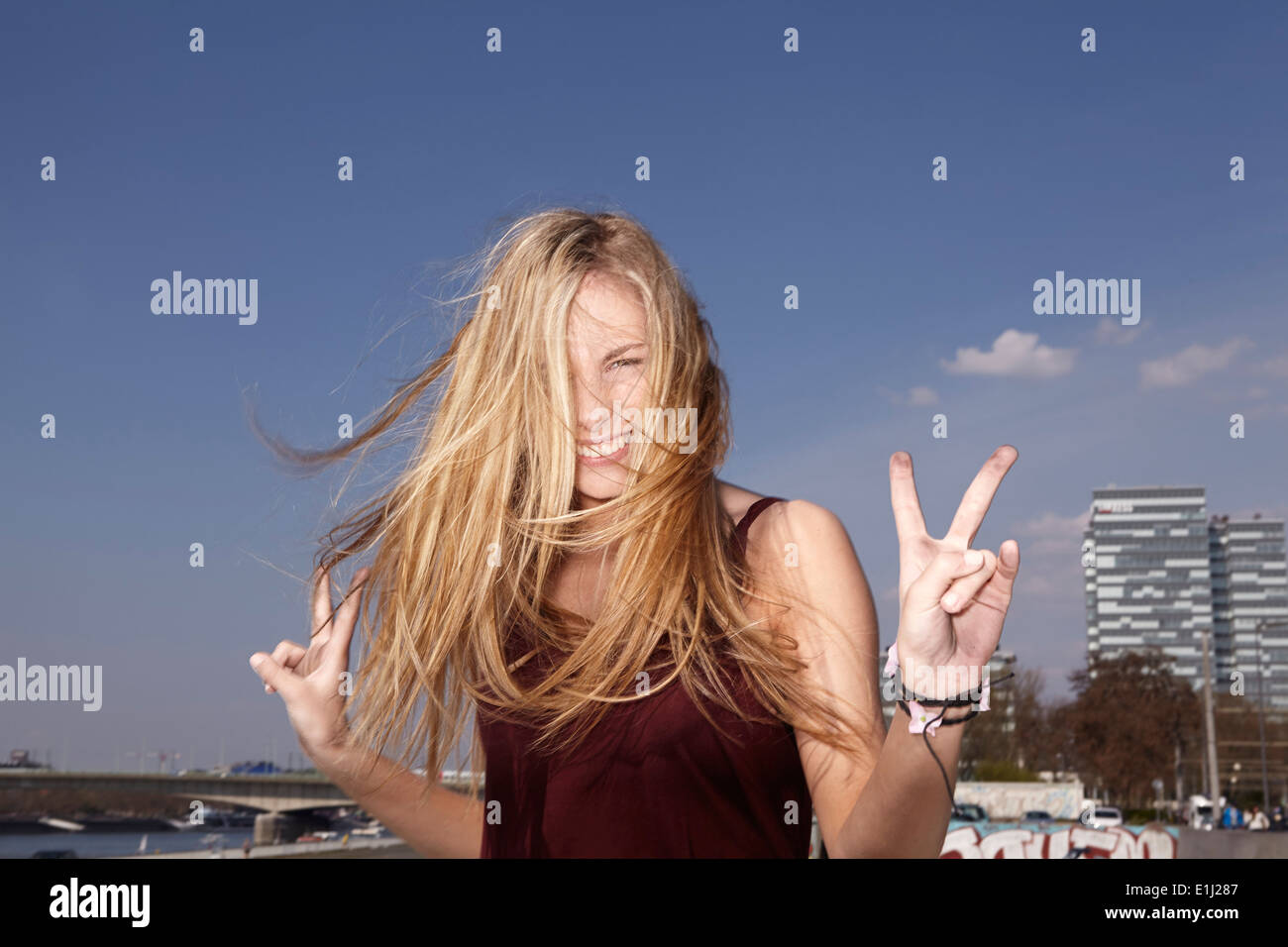 Peace sign hand hi-res stock photography and images - Alamy