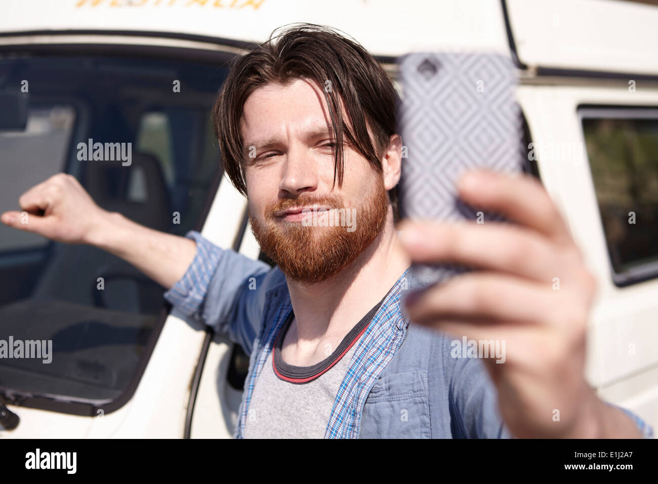 Front of car hi-res stock photography and images - Alamy