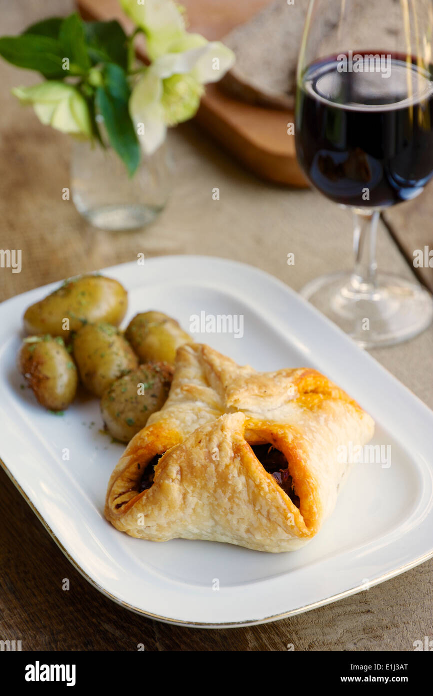 Filo Pastry Parcels Stock Photos & Filo Pastry Parcels Stock Images - Alamy