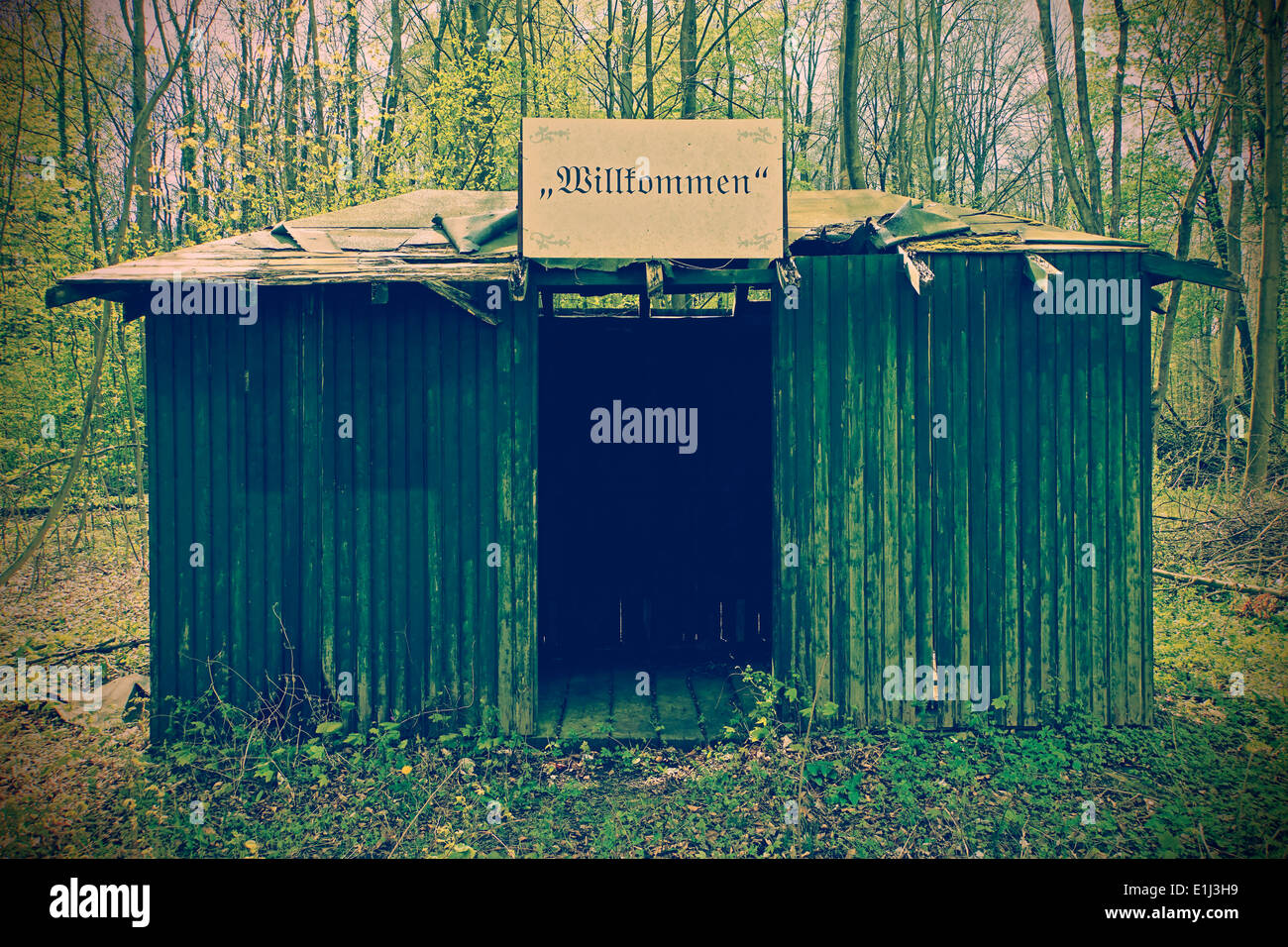 Run down shelter hi-res stock photography and images - Alamy