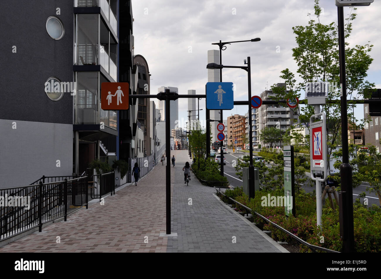 Tokyo path hi-res stock photography and images - Alamy