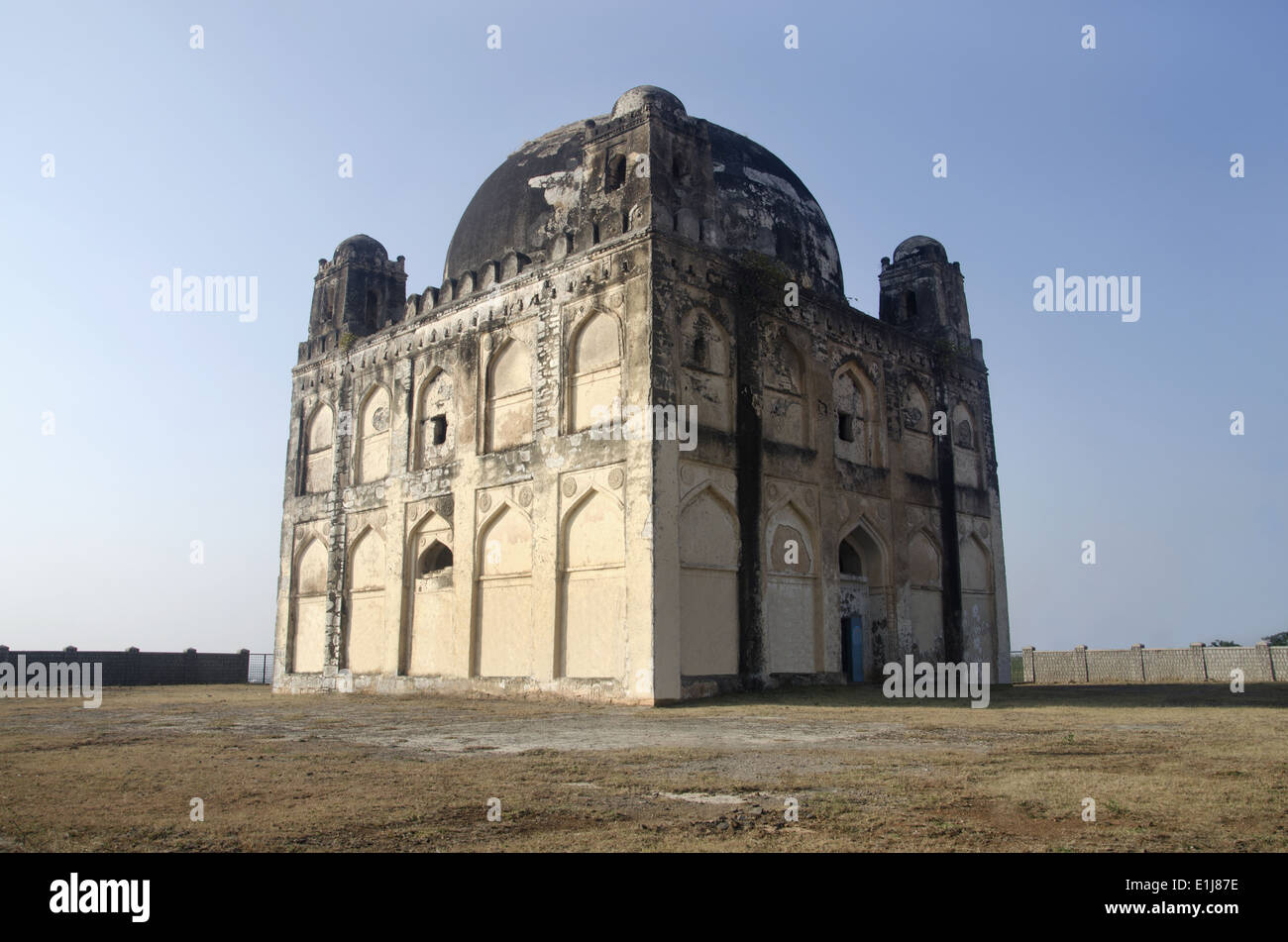 Tomb gulbarga hi-res stock photography and images - Alamy