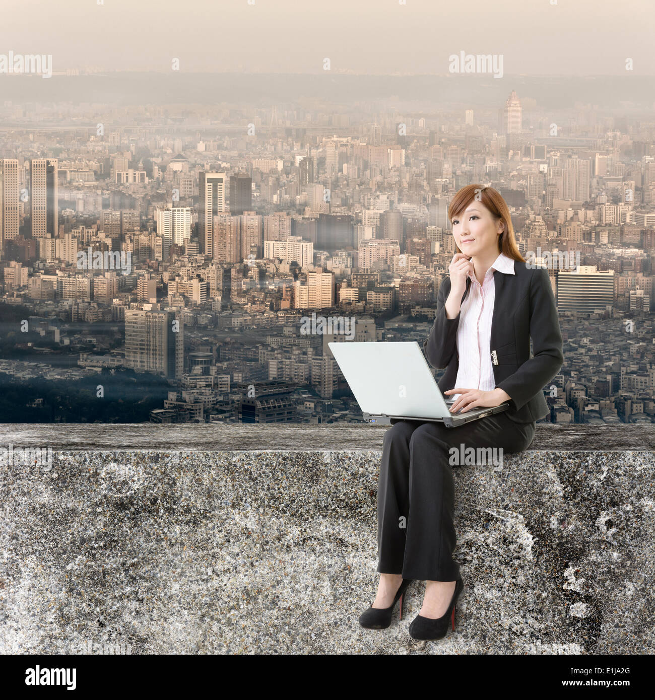 Outside group work hi-res stock photography and images - Alamy