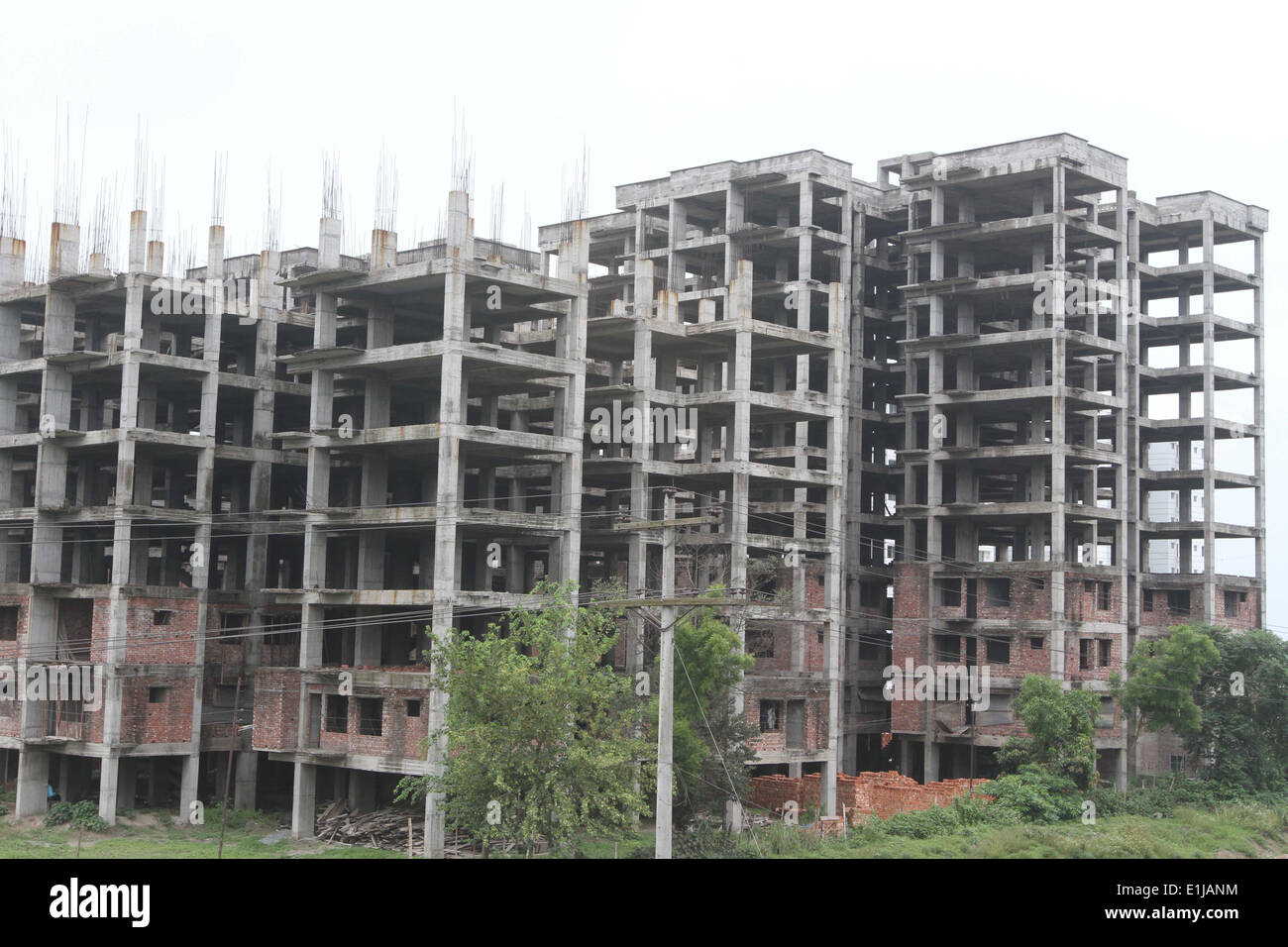 Dhaka 02 June 2014. Under construction building in Dhaka Stock Photo ...