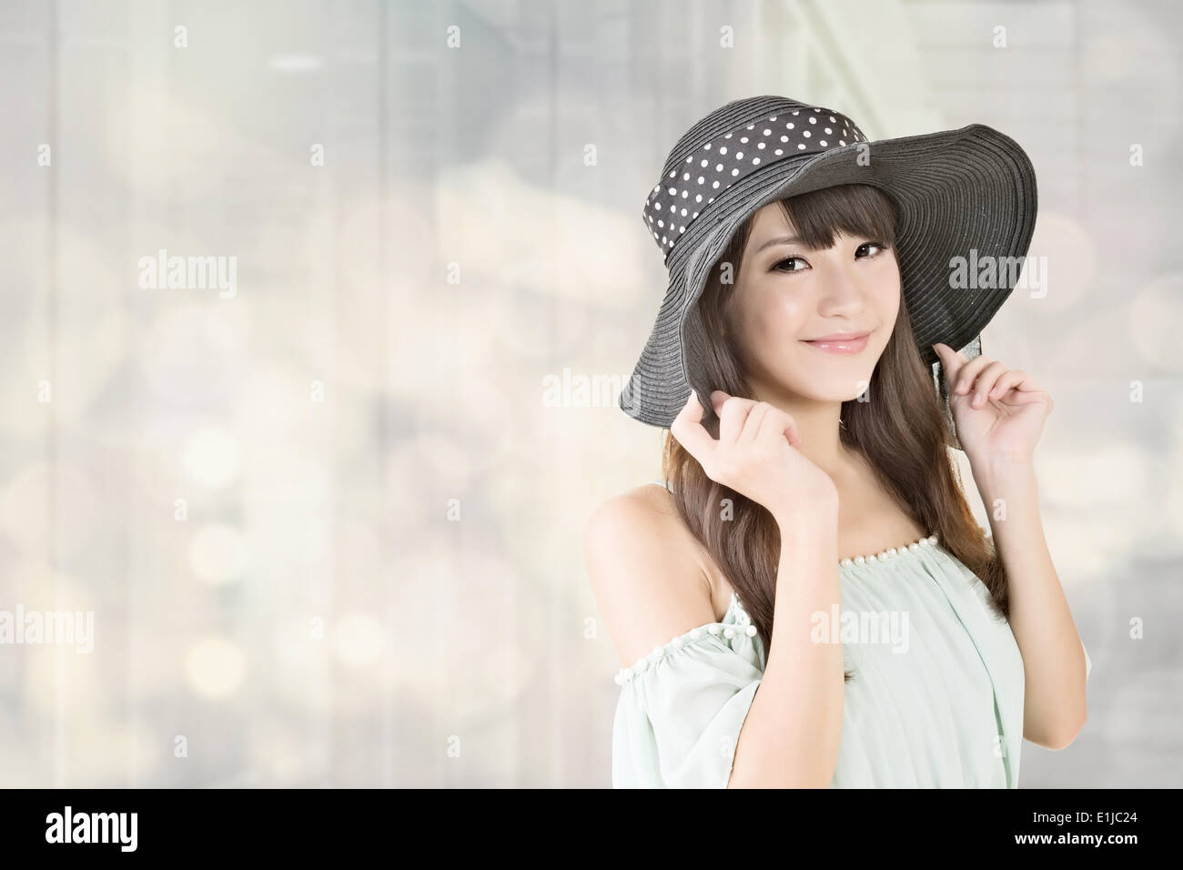 Elegant asian woman with hat Stock Photo - Alamy
