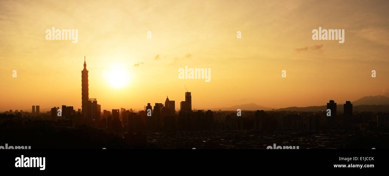 Sunset cityscape in Taipei Stock Photo - Alamy