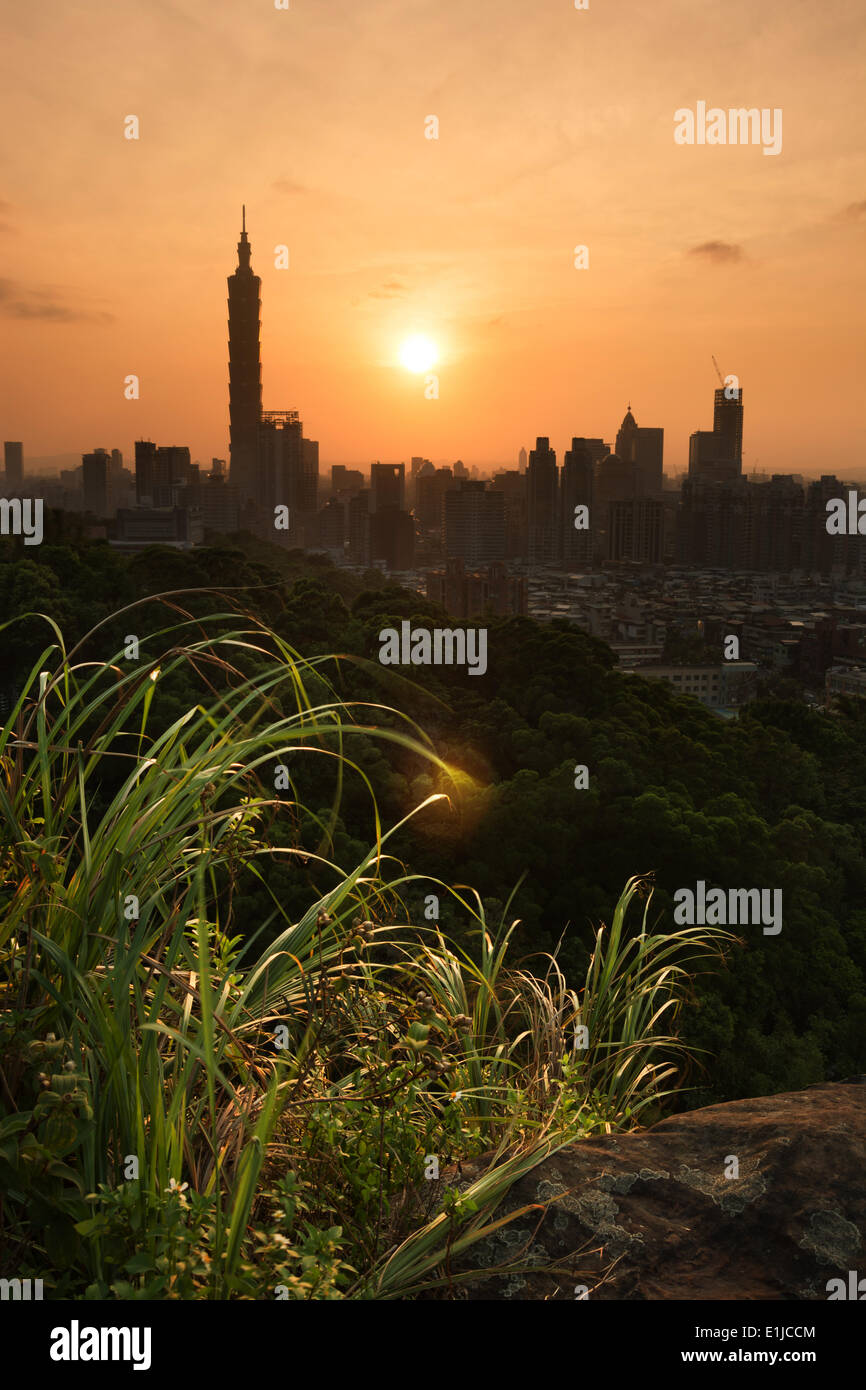 Taipei skyline dramatic hi-res stock photography and images - Alamy
