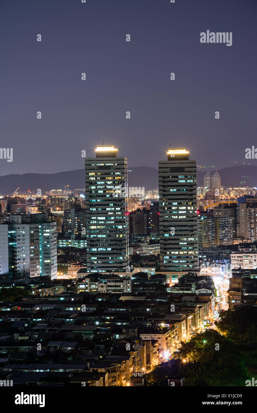 Night illuminated taipei cityscape tower hi-res stock photography and ...