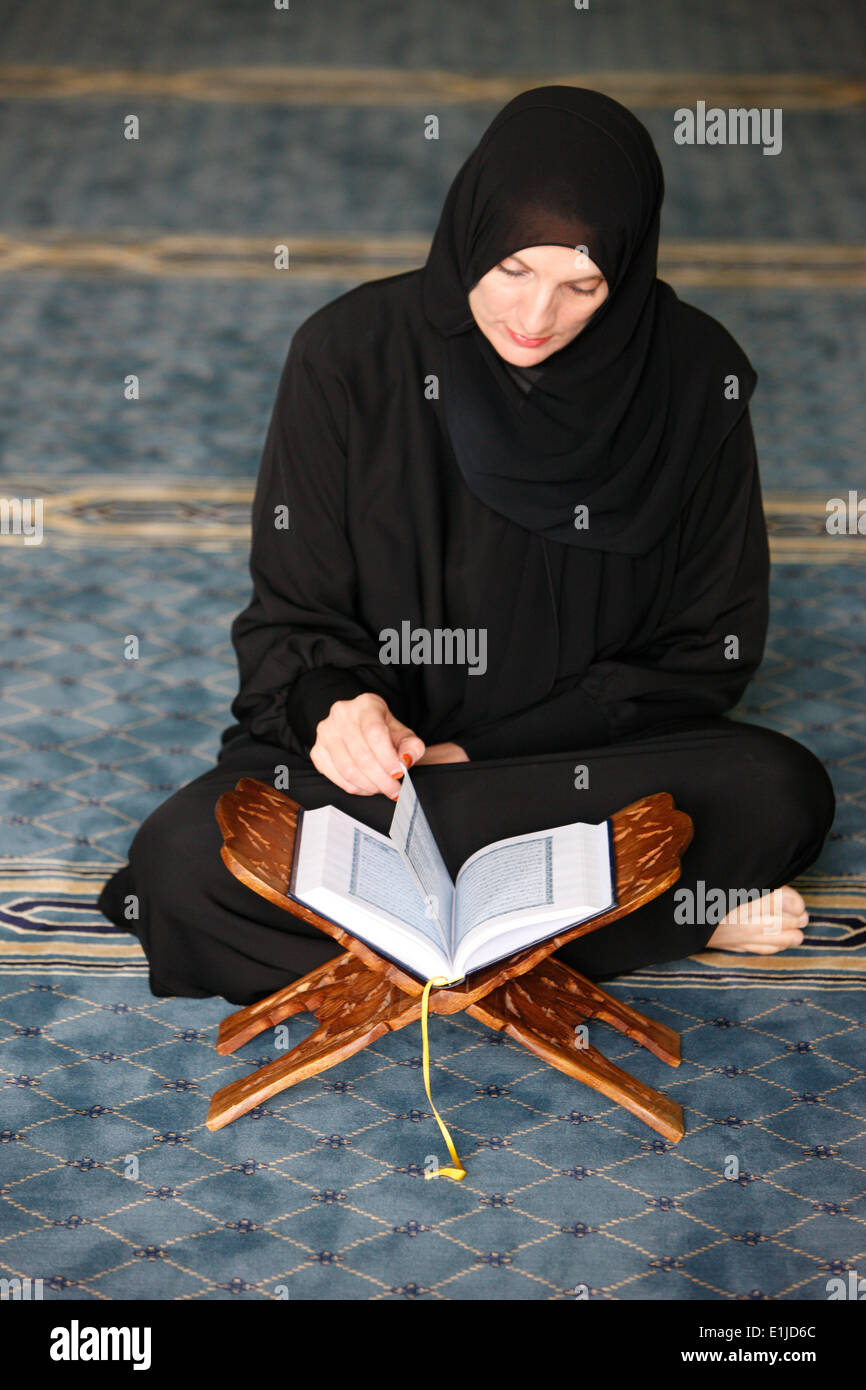 Kuran reading in a mosque Stock Photo - Alamy