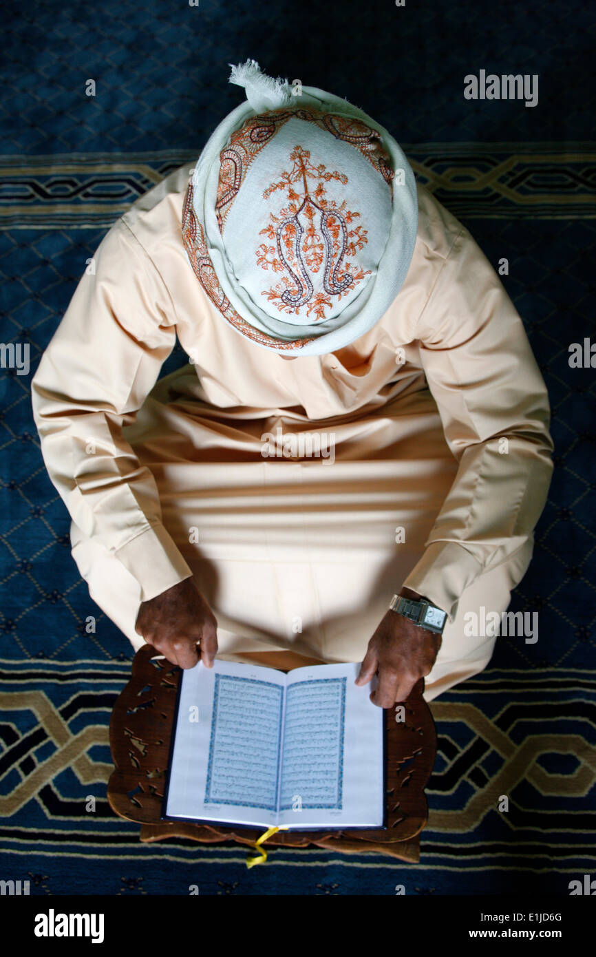 Mosque reading hi-res stock photography and images - Alamy