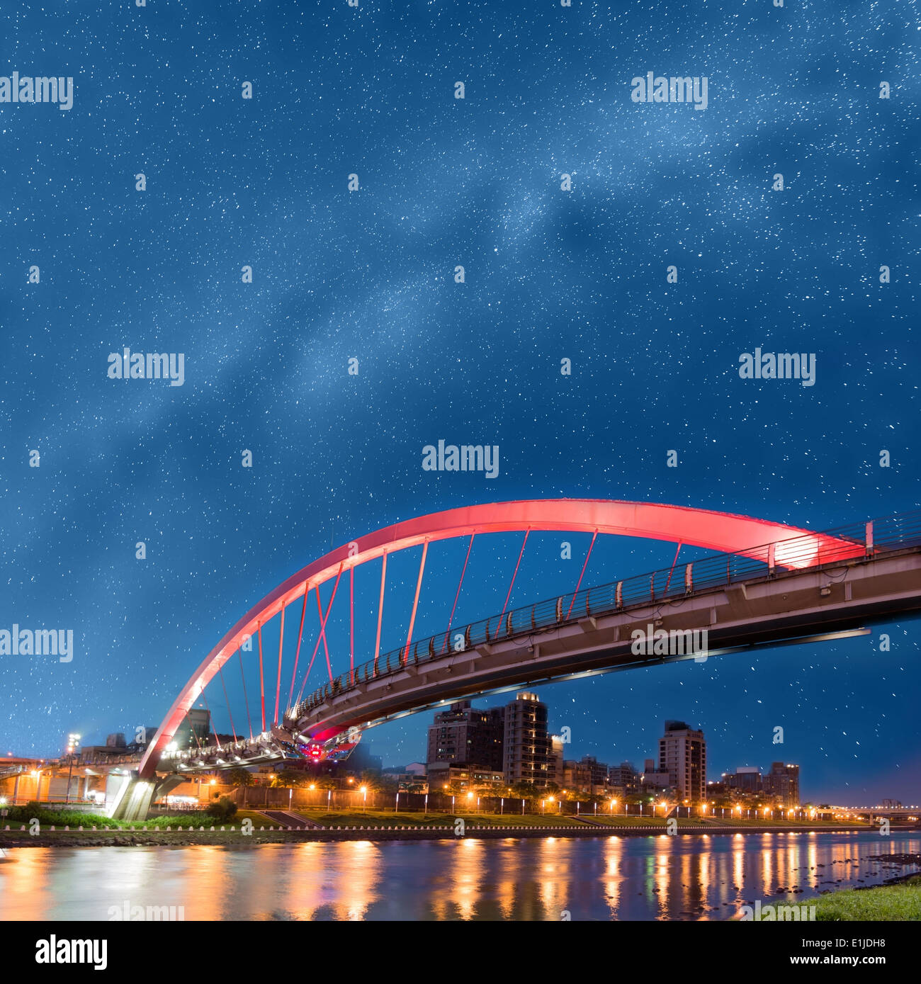 Stars bridge hi-res stock photography and images - Alamy