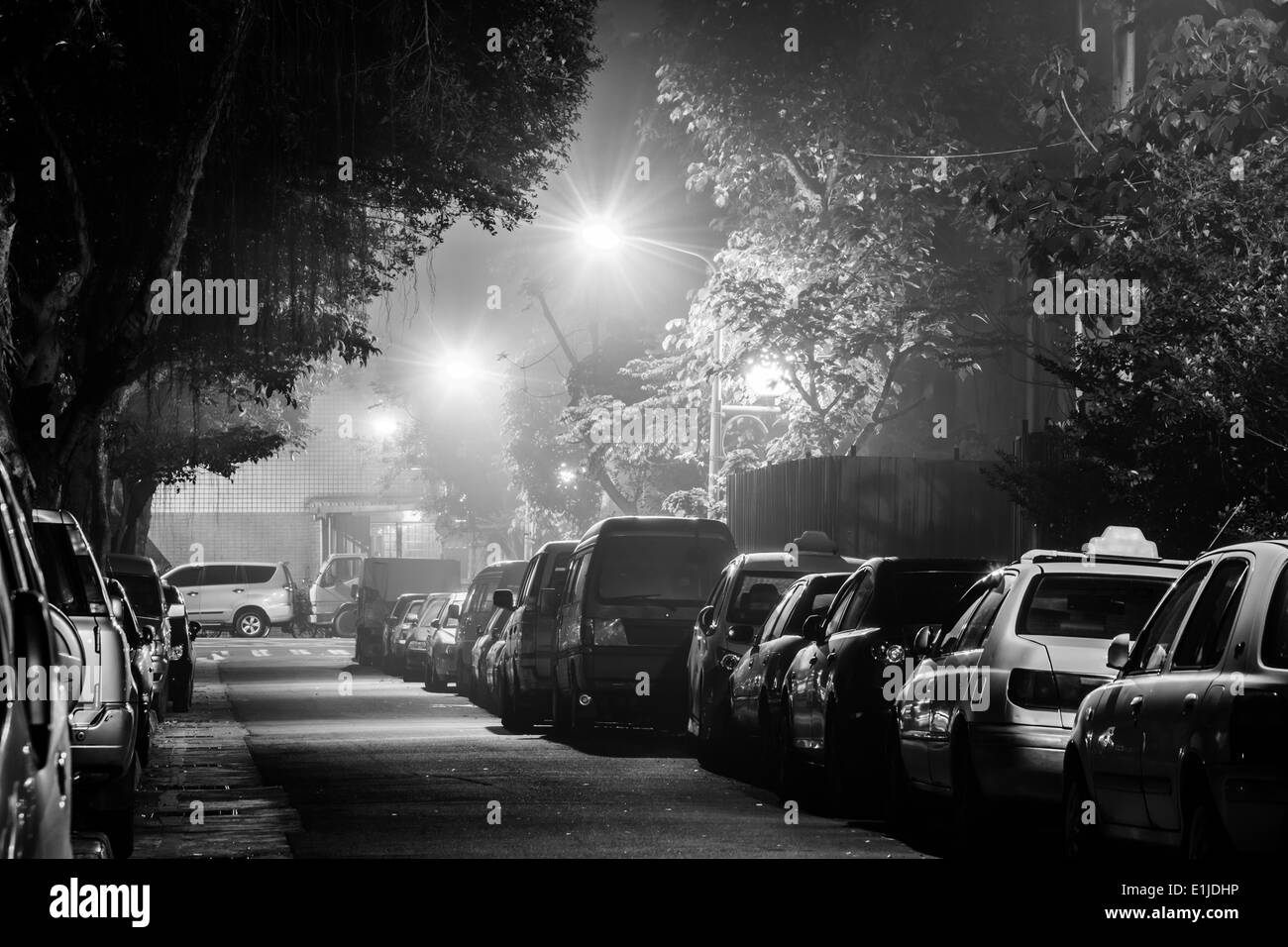 Urban alley scenery hi-res stock photography and images - Alamy