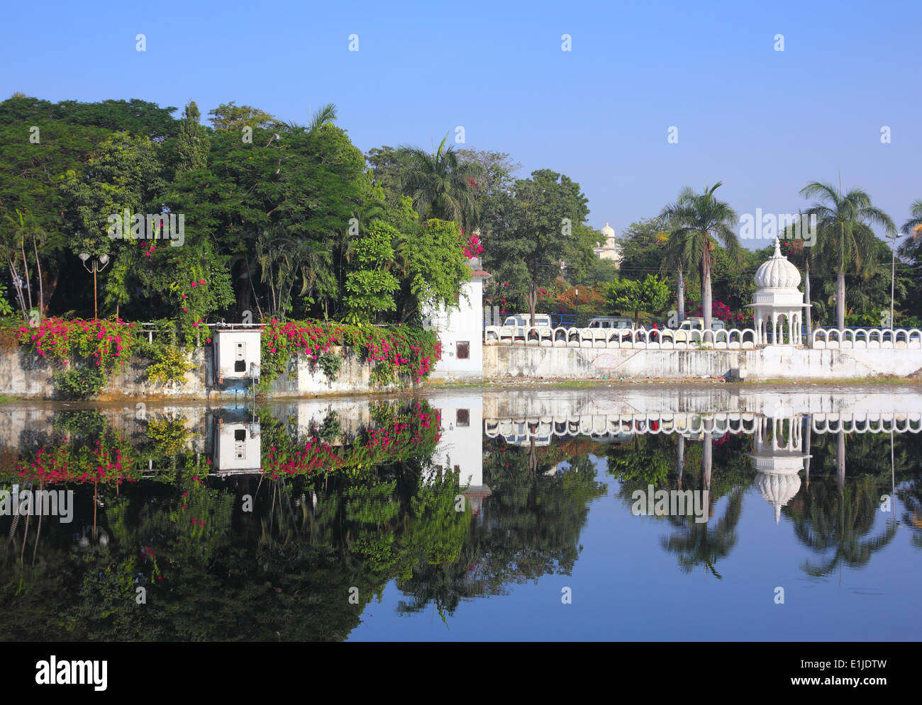 Buildings river in udaipur hi-res stock photography and images - Alamy