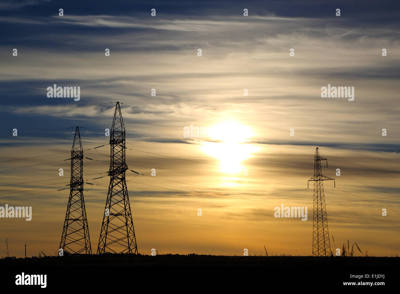 Overhead line masts hi-res stock photography and images - Alamy