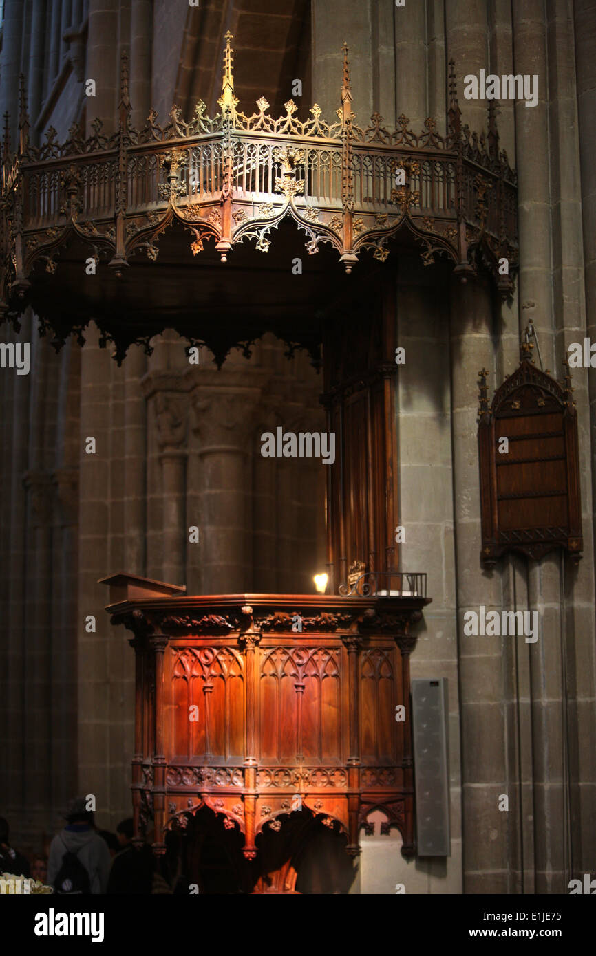 St peters cathedral pulpit hi-res stock photography and images - Alamy