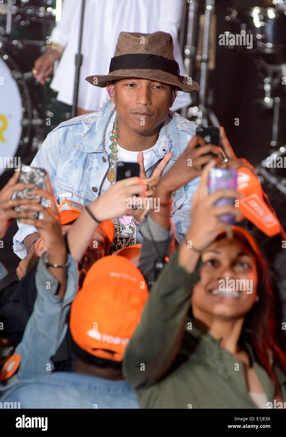 Pharrell williams concert hi-res stock photography and images - Alamy