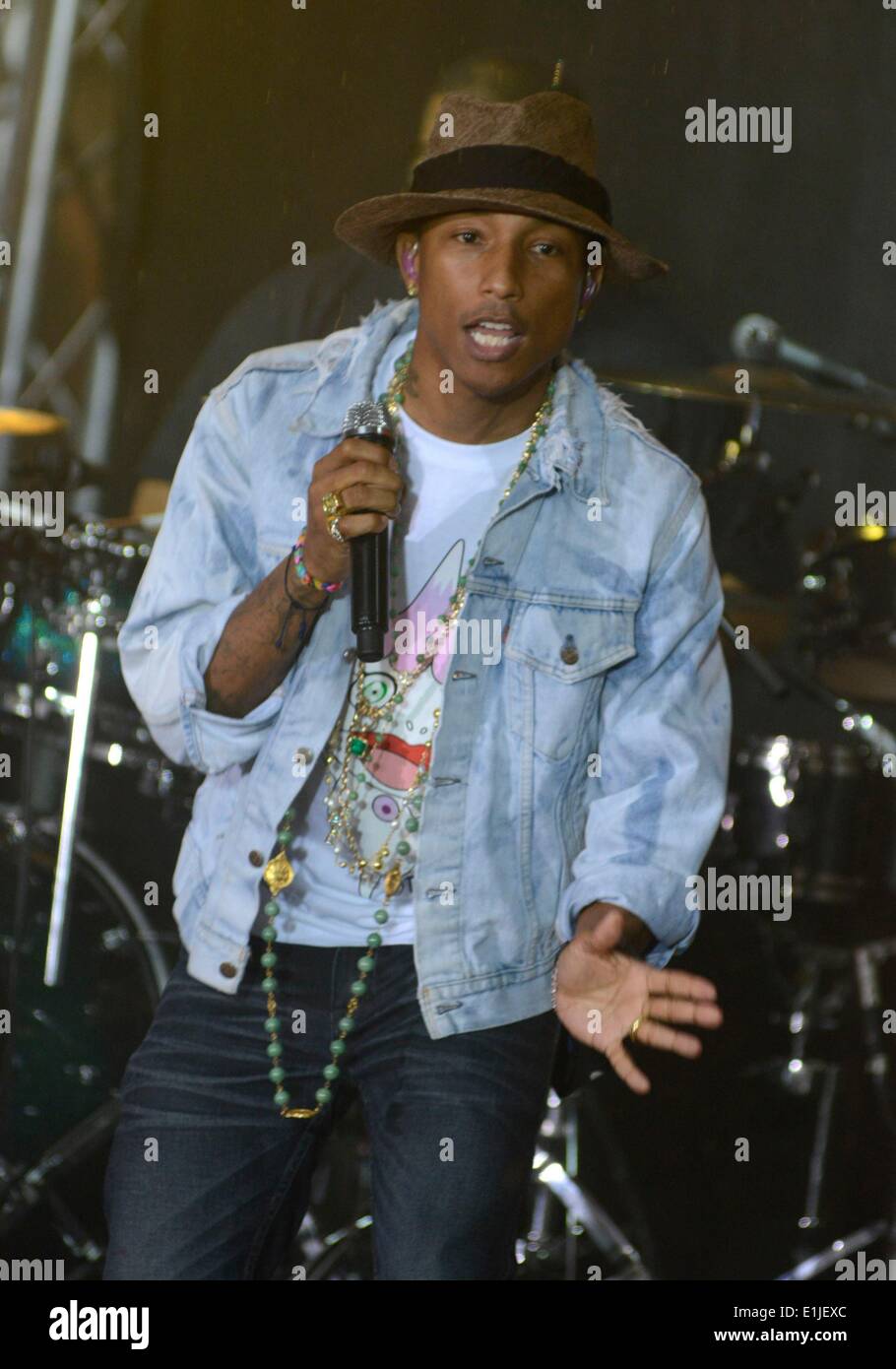 Pharrell williams concert hi-res stock photography and images - Alamy