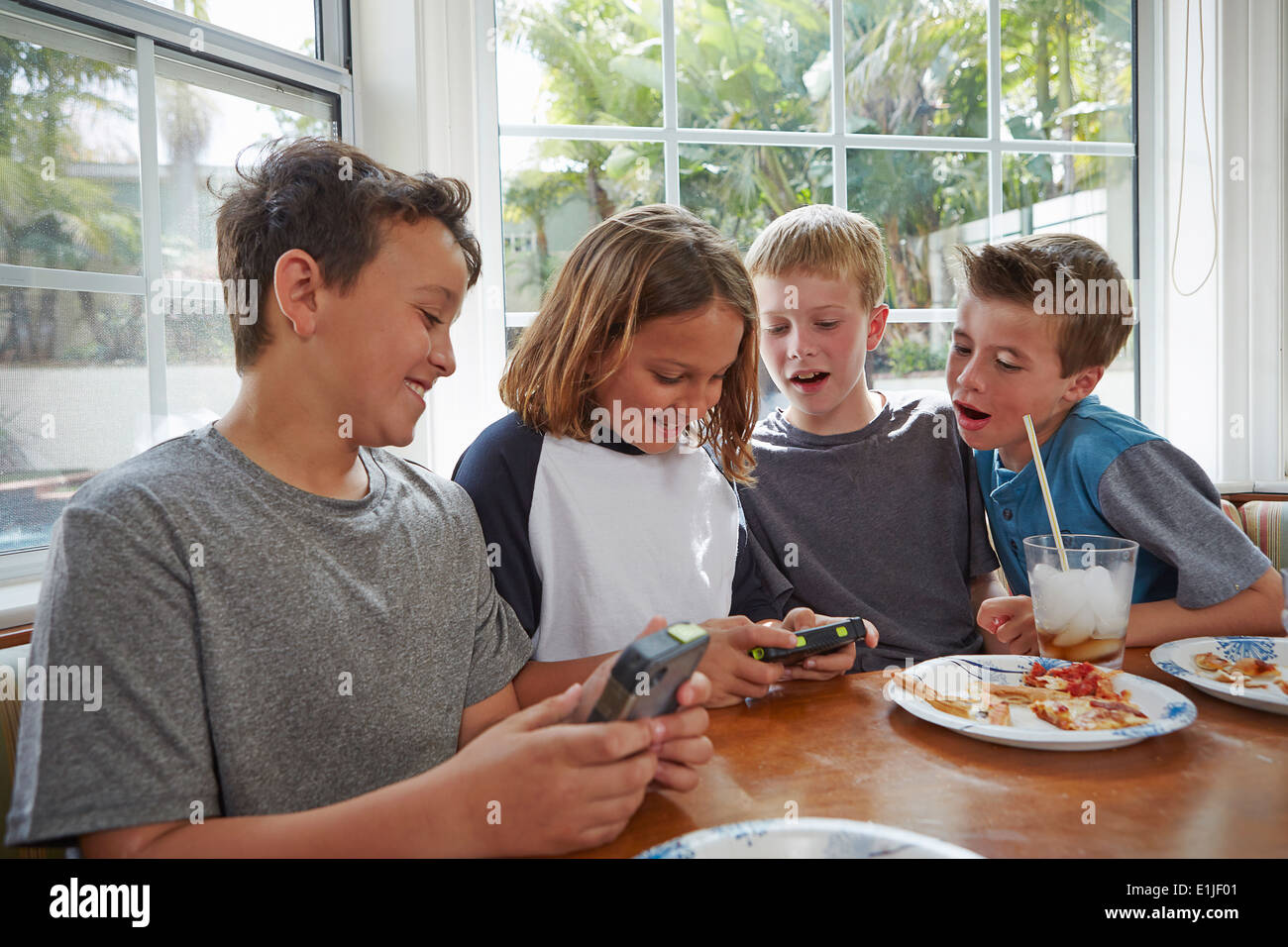 Children playing video games hi-res stock photography and images - Alamy