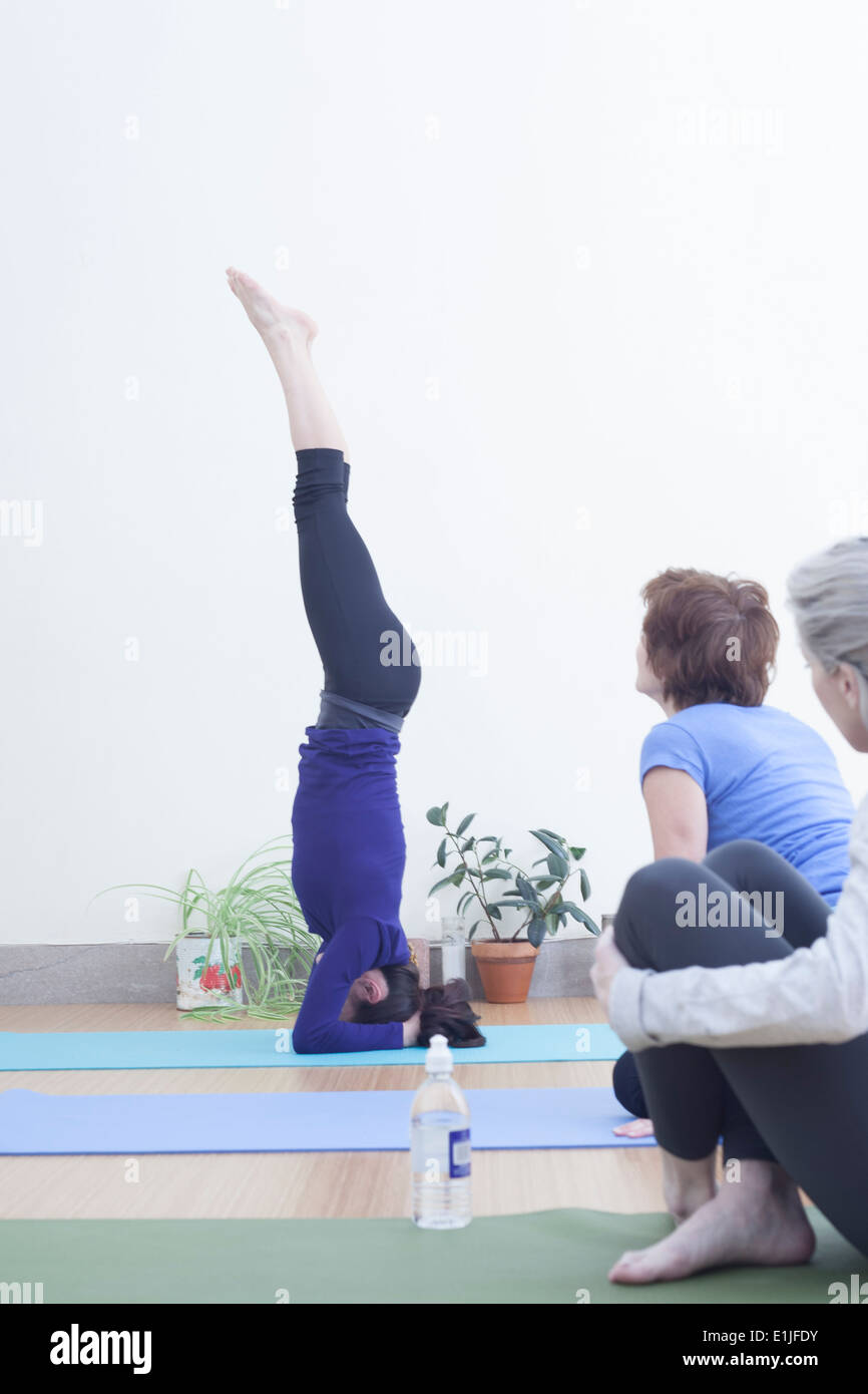 Doing headstand hi-res stock photography and images - Alamy