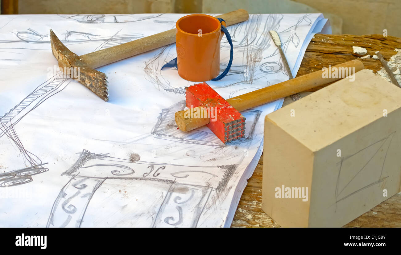 Hammer chisel stone hi-res stock photography and images - Alamy