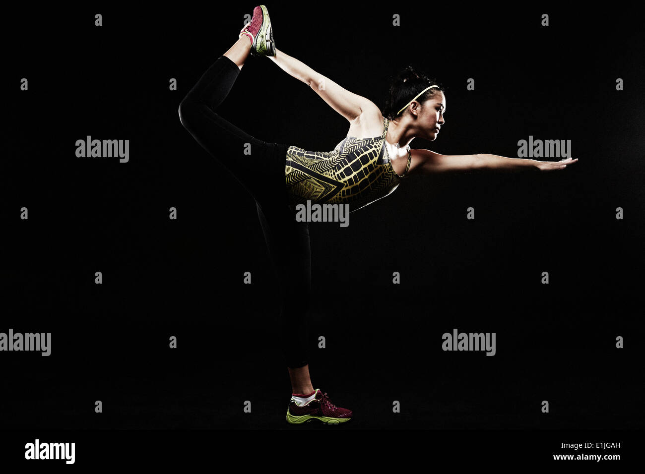Young athletic woman one leg hi-res stock photography and images - Alamy