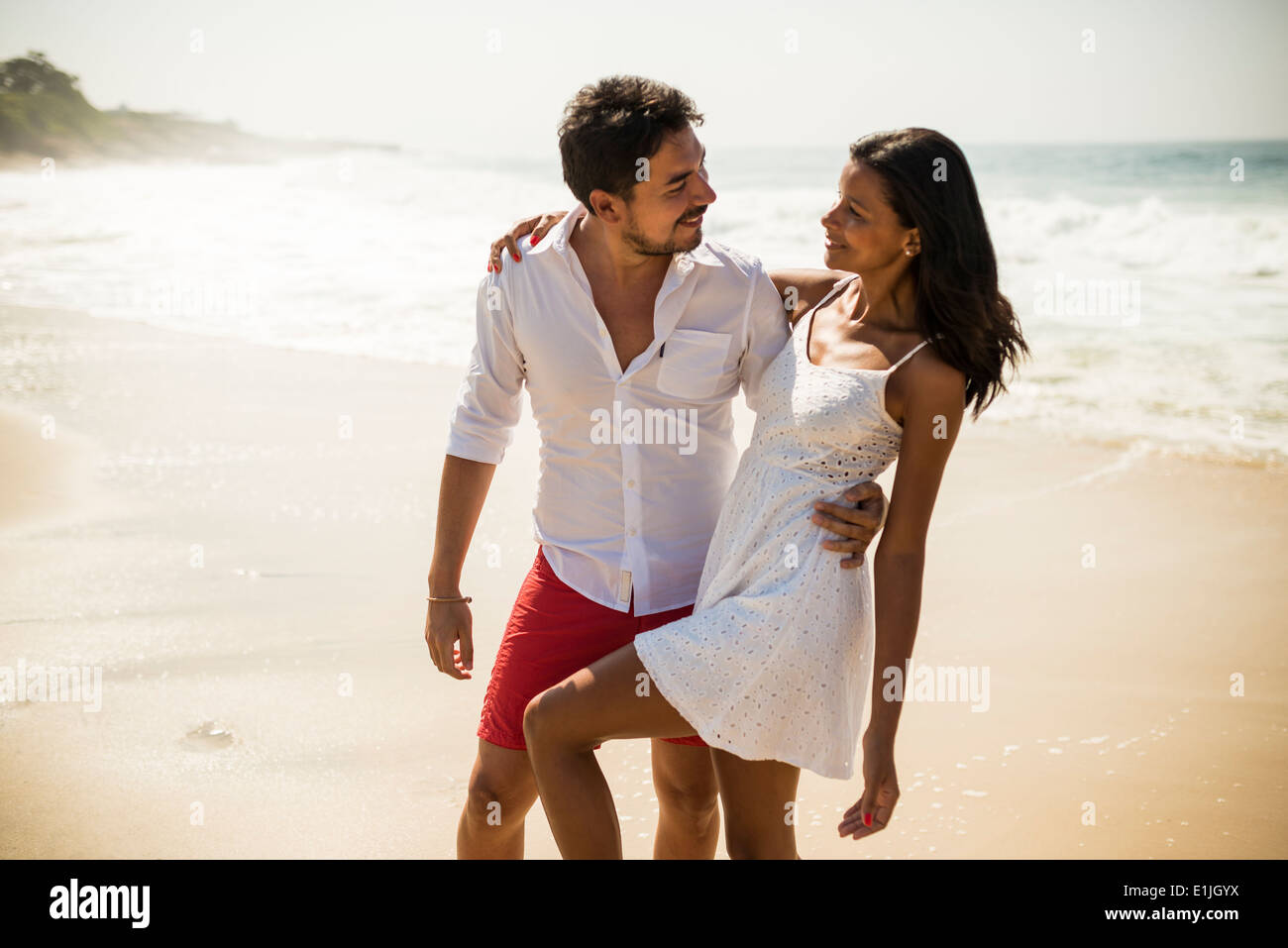 Romantic couple arpoador beach rio hi-res stock photography and images ...