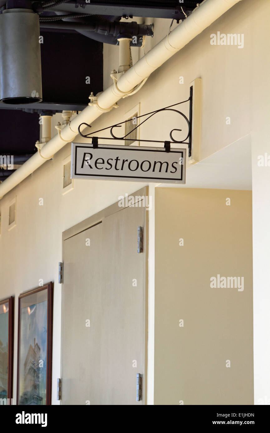 Restroom signs hi-res stock photography and images - Alamy