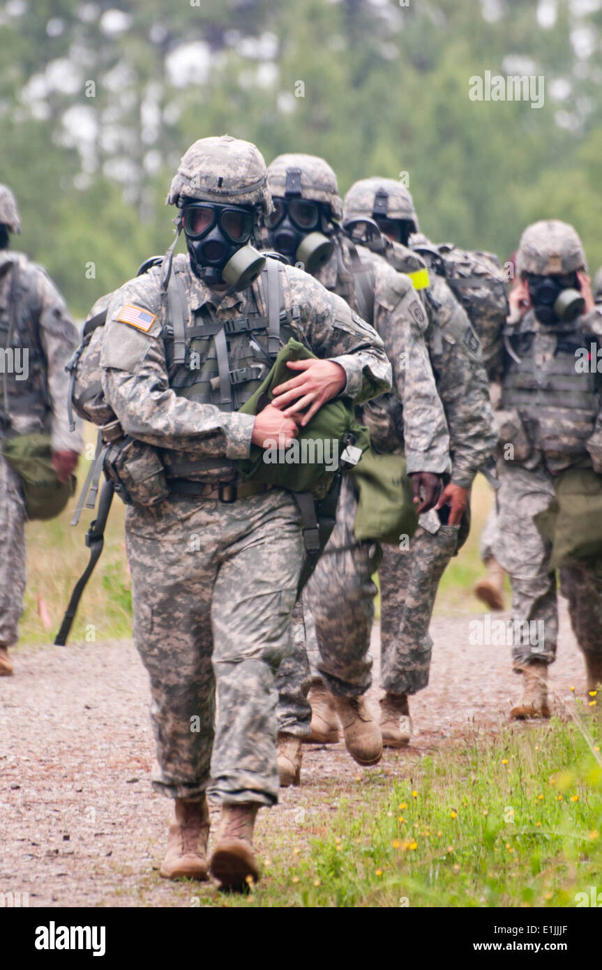 U.S. Soldiers assigned to the 122nd Aviation Support Battalion, 82nd ...