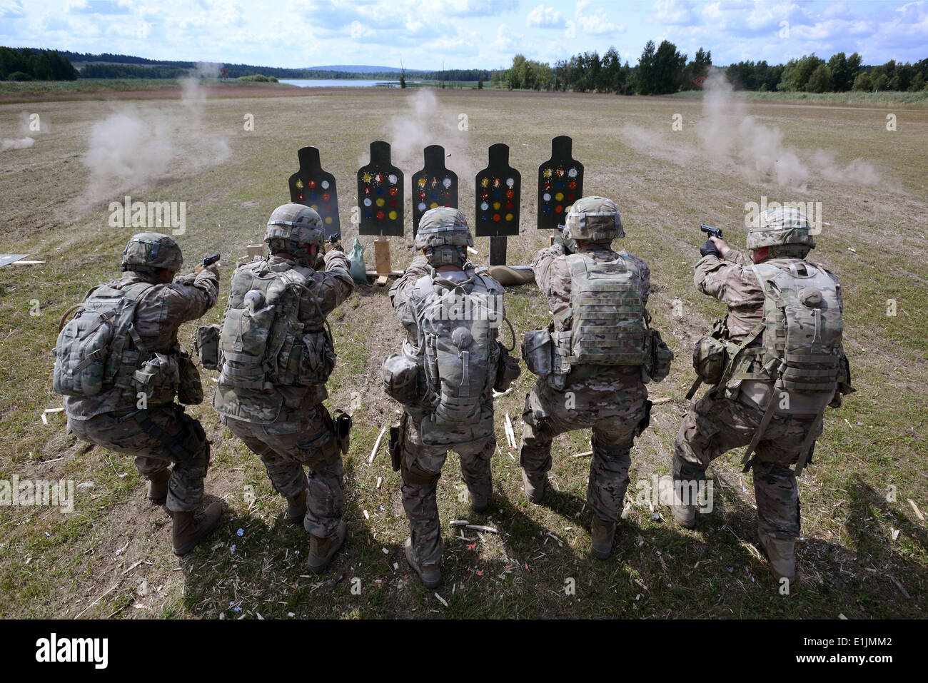 U.S. Soldiers assigned to the 3rd Squadron, 2nd Cavalry Regiment ...