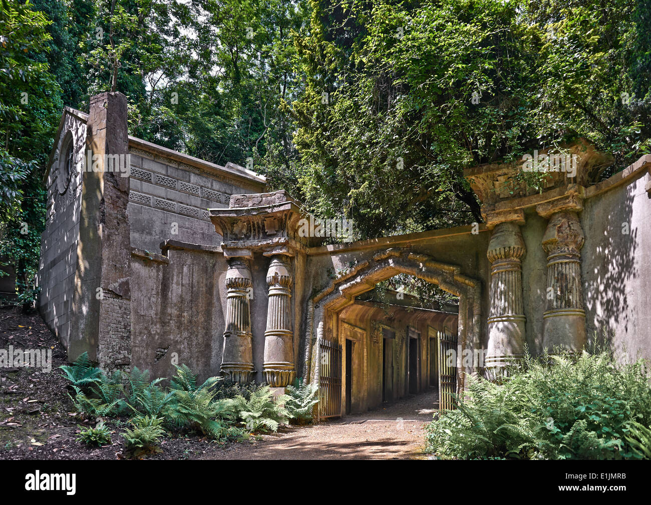 Highgate Cemetery London Stock Photo - Alamy