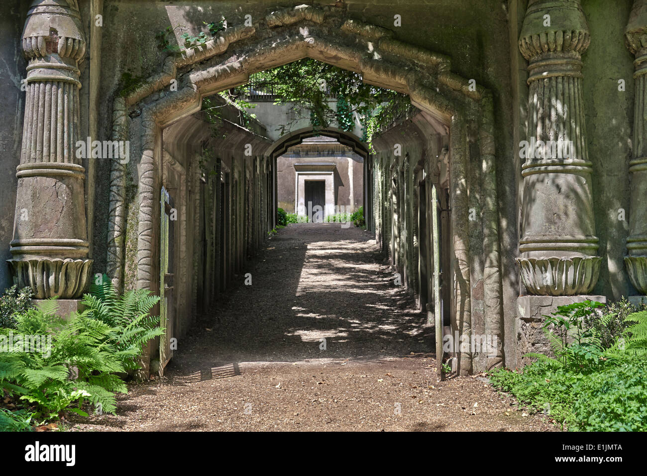 Highgate Cemetery London Stock Photo - Alamy