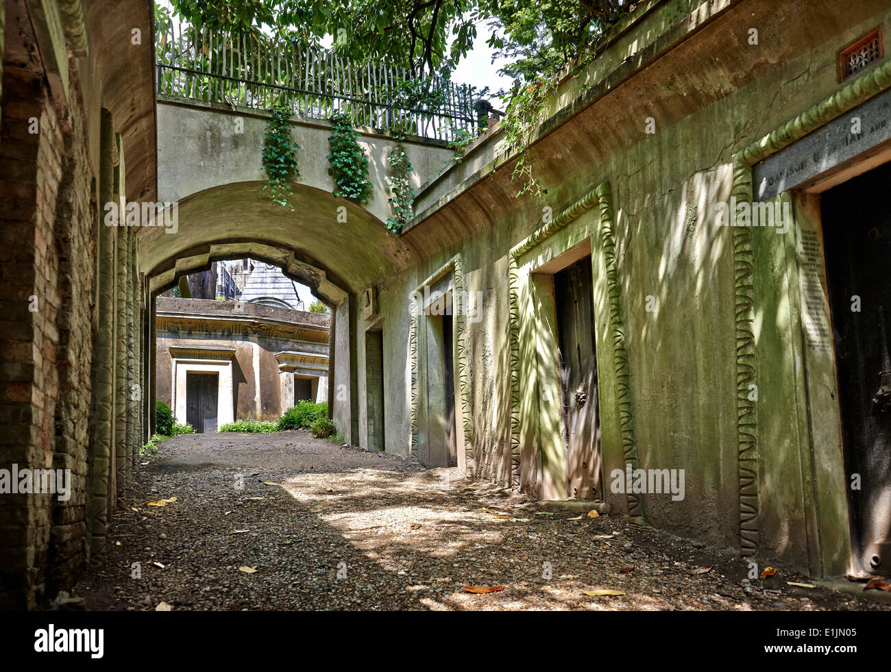 Highgate Cemetery London Stock Photo - Alamy