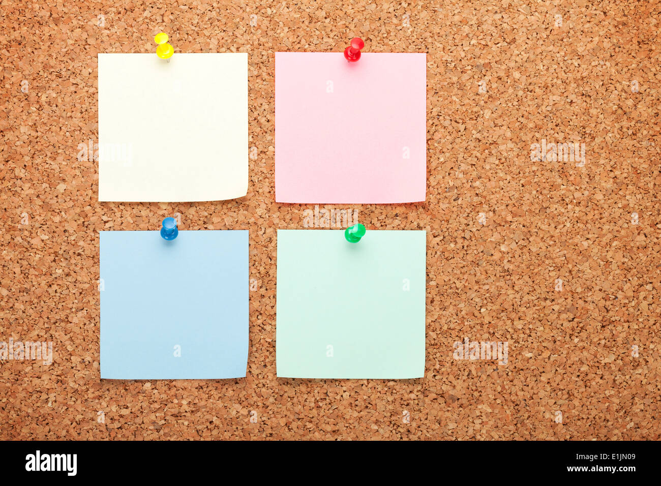 Blank postit notes on cork wood notice board Stock Photo - Alamy