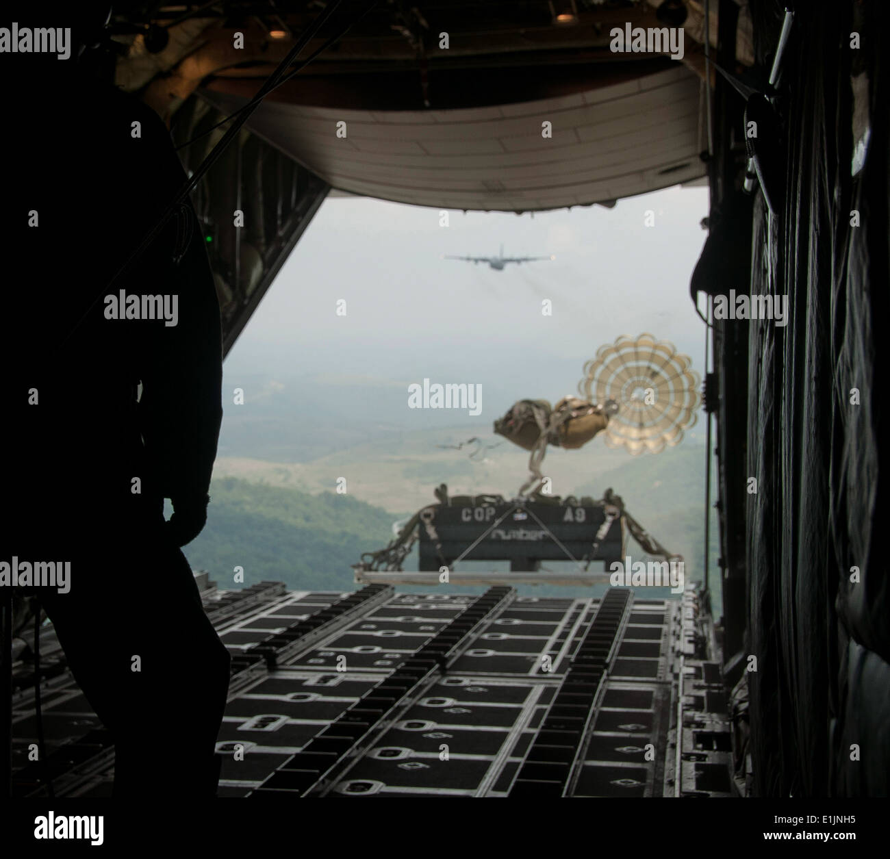 130th airlift wing hi-res stock photography and images - Alamy