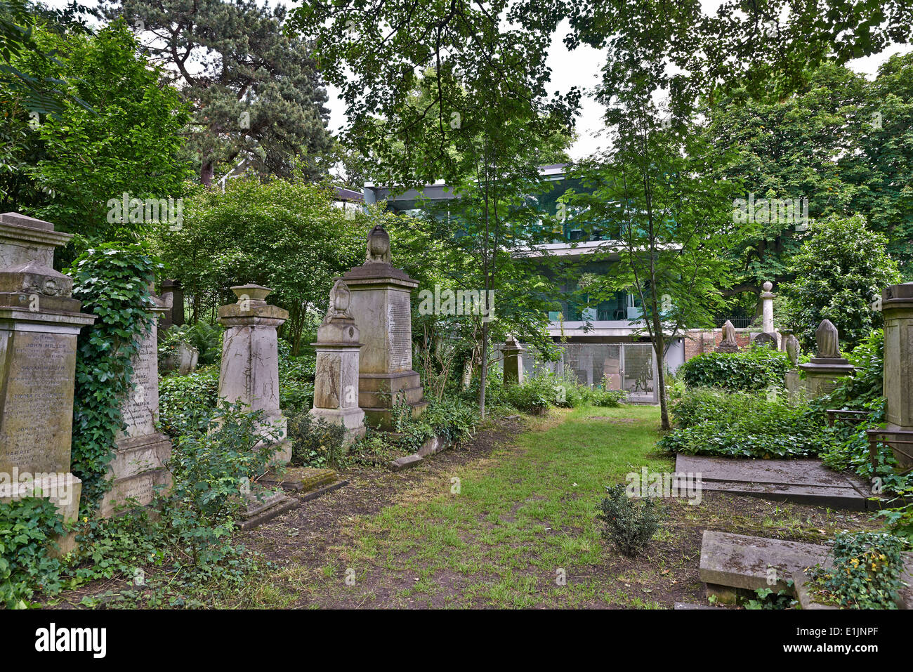 Highgate Cemetery London Stock Photo - Alamy