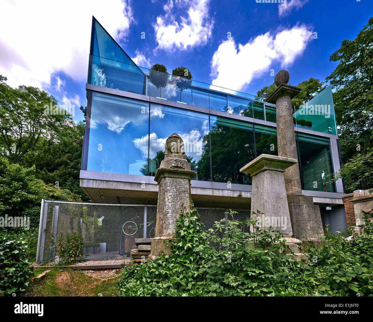 Highgate Cemetery London Stock Photo - Alamy
