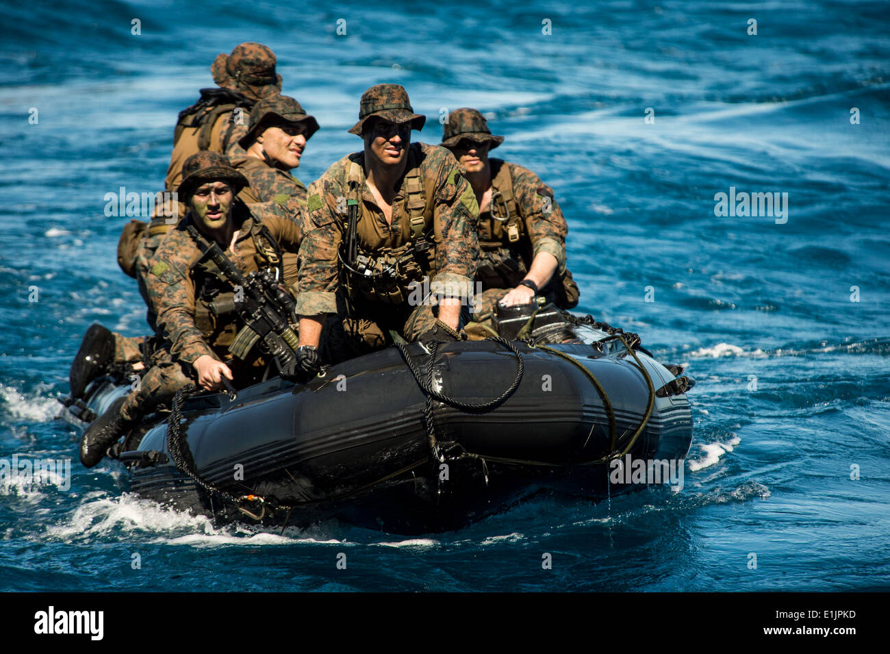 Us navy ship hi-res stock photography and images - Alamy