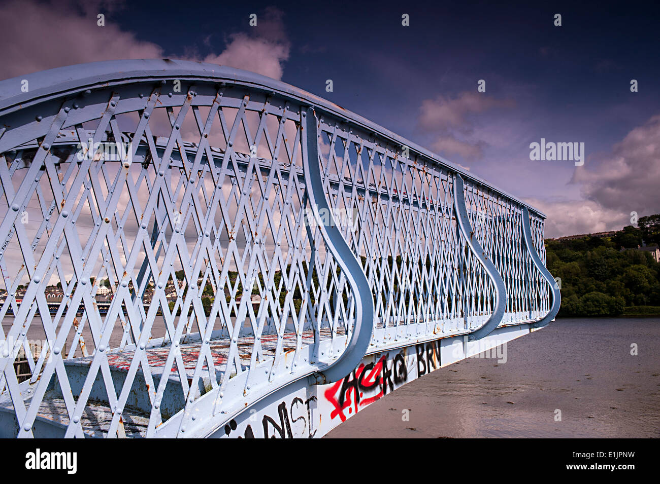 Bridge over river foyle hi-res stock photography and images - Alamy