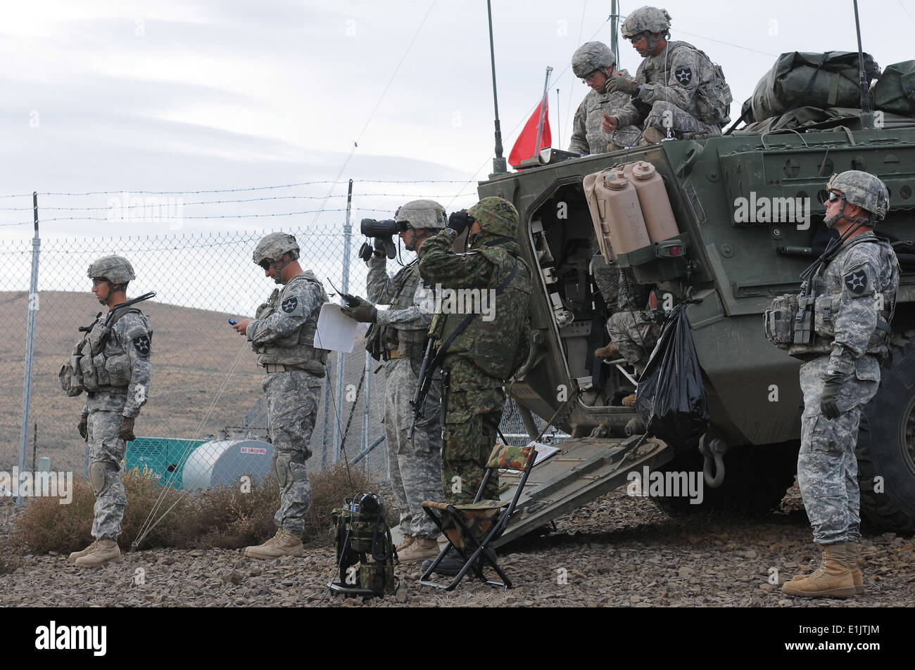 Japanese and U.S. Soldiers observe and direct a joint platoon live-fire ...