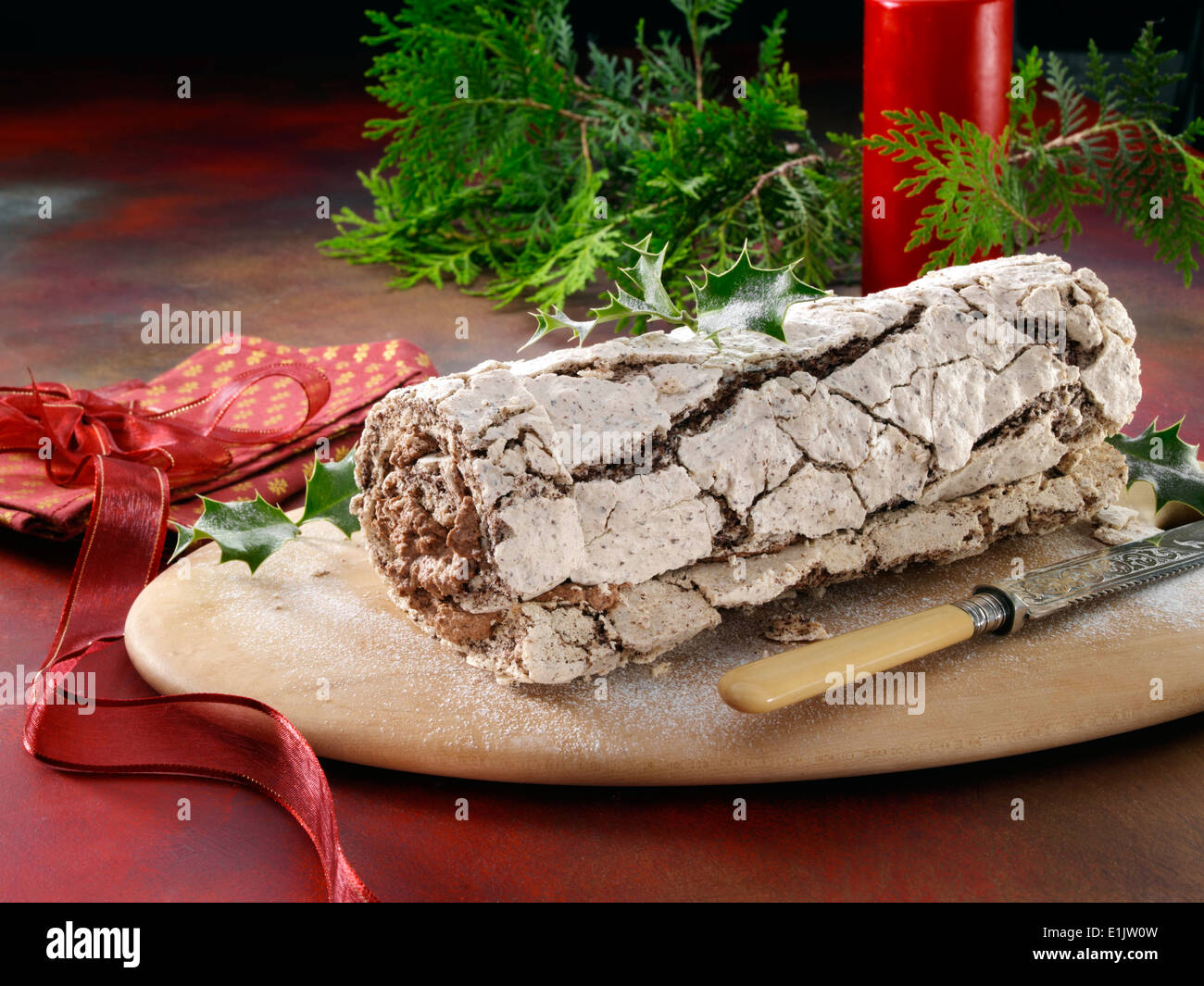 Family sized yule log hi-res stock photography and images - Alamy