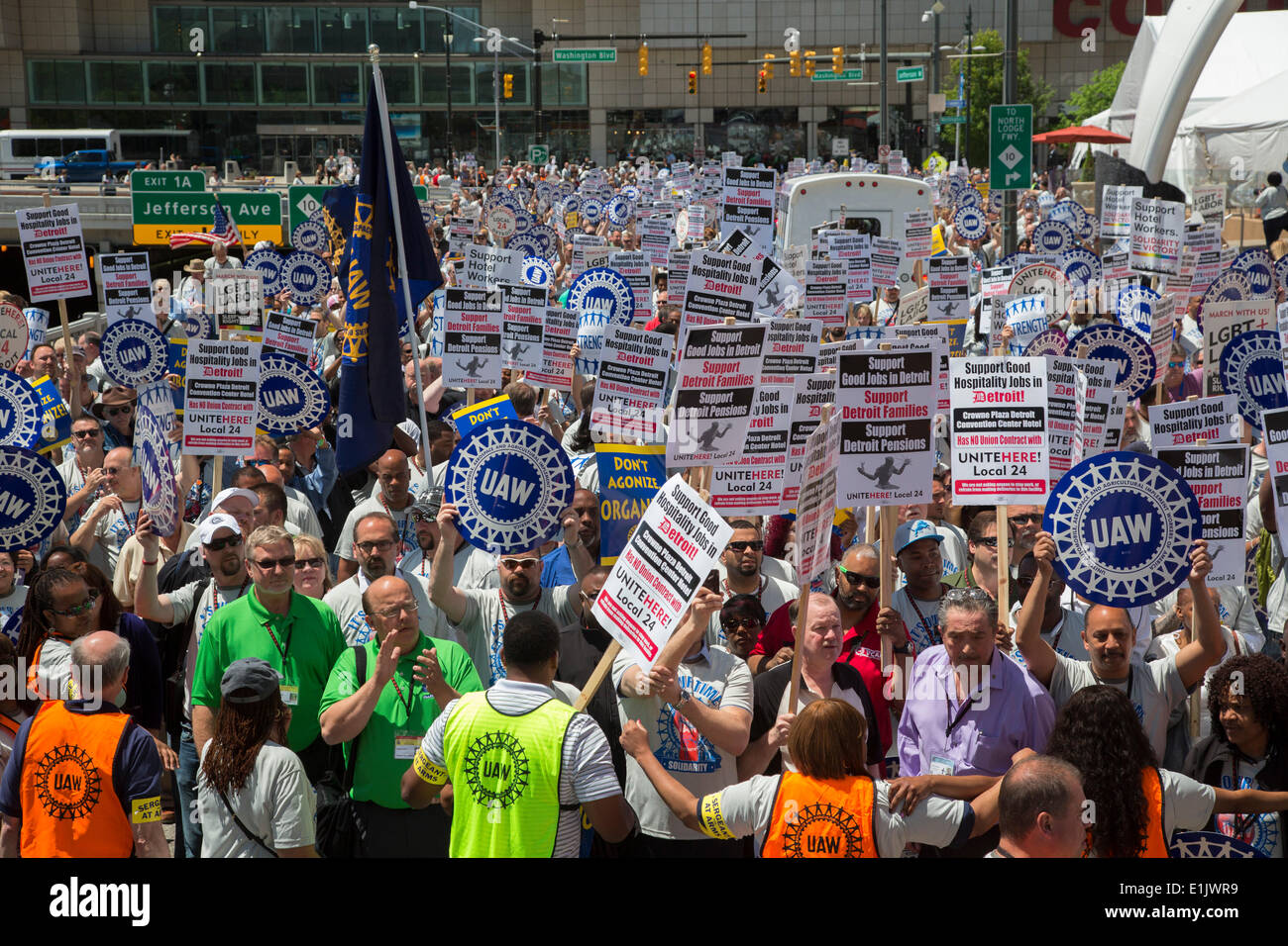 Support workers hi-res stock photography and images - Alamy