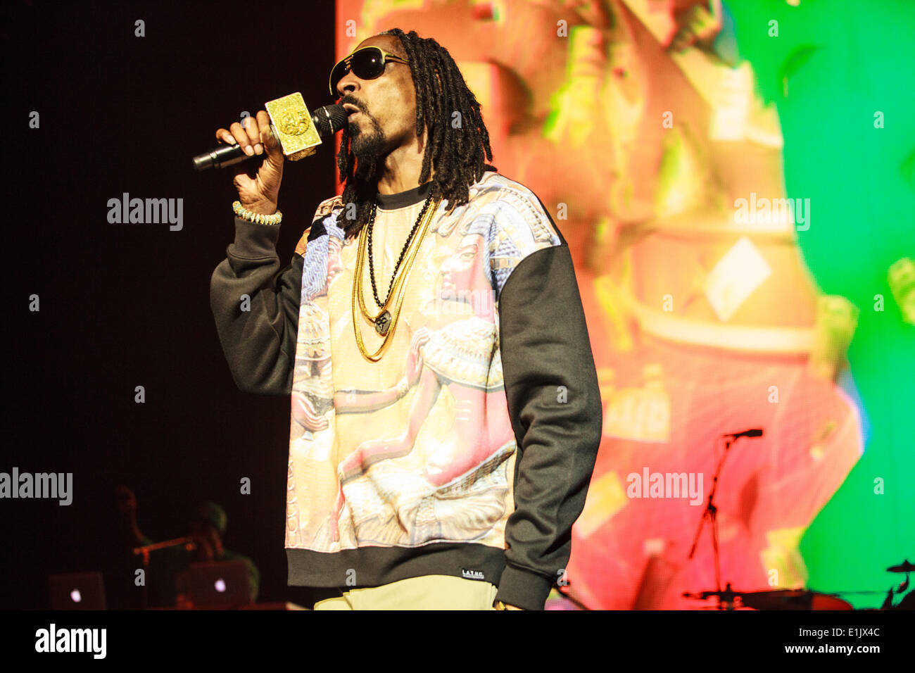 O2 Academy Brixton, Brixton, London, UK 5th June 2014 Snoop Dogg on ...