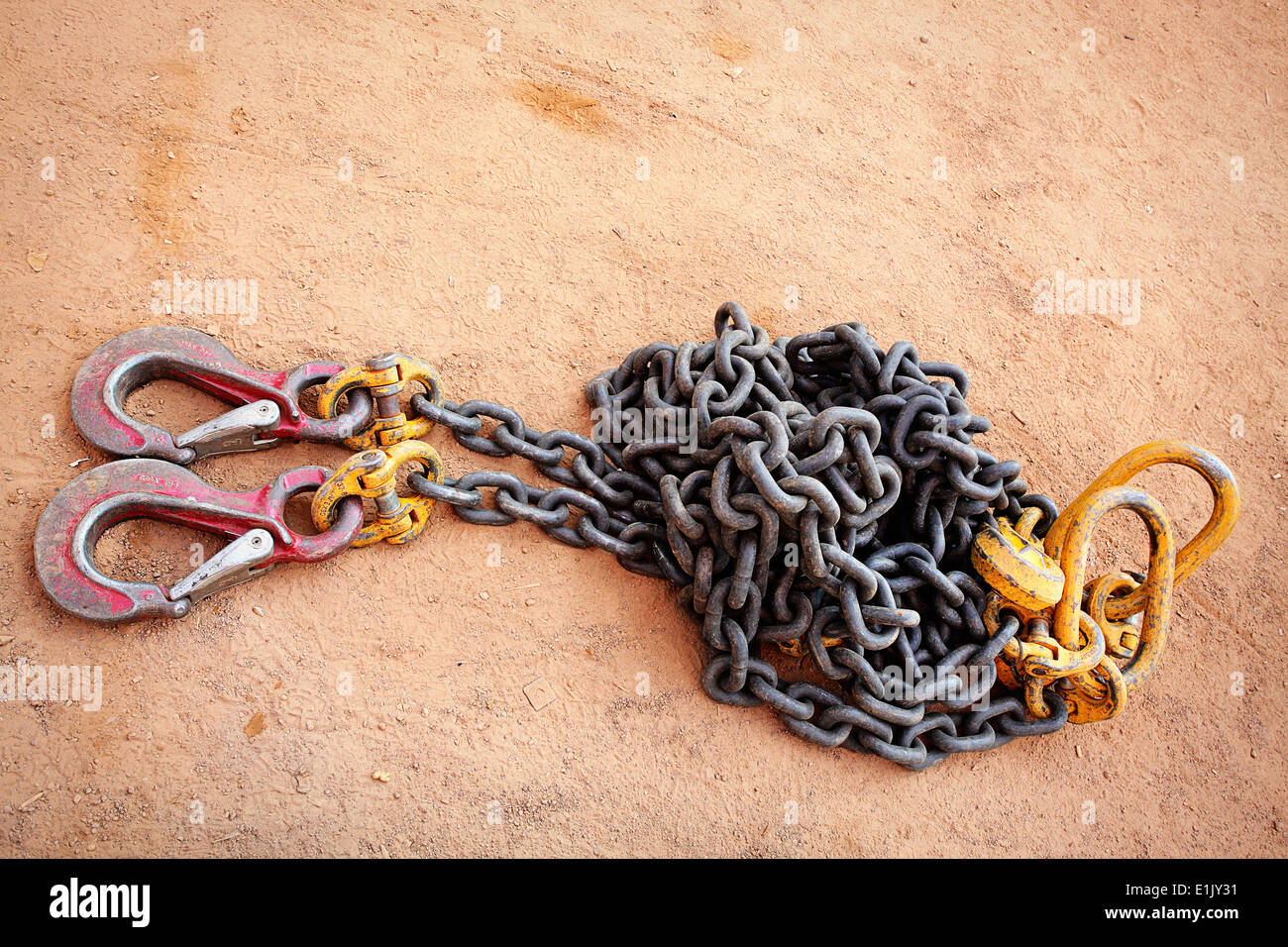 Lifting chain hi-res stock photography and images - Alamy